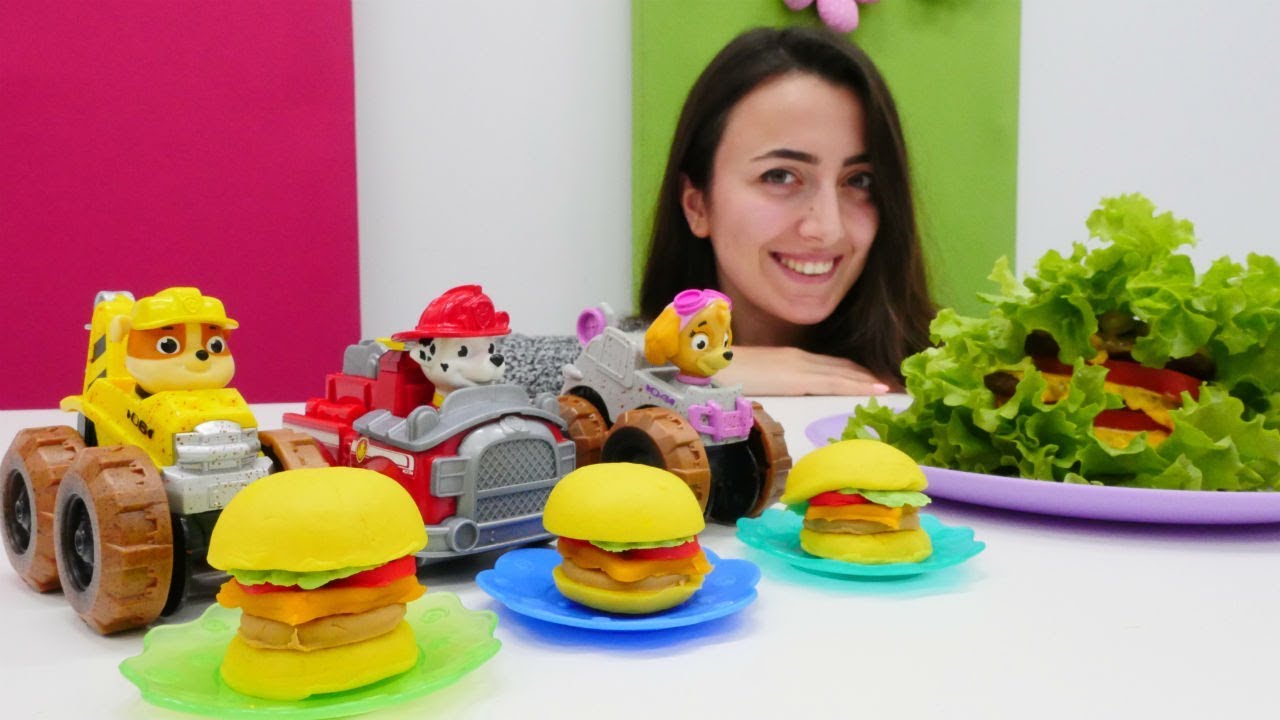 Paw Petrol oyuncak ekibine cheeseburger yapıyoruz. Yemek yapma oyunları ...