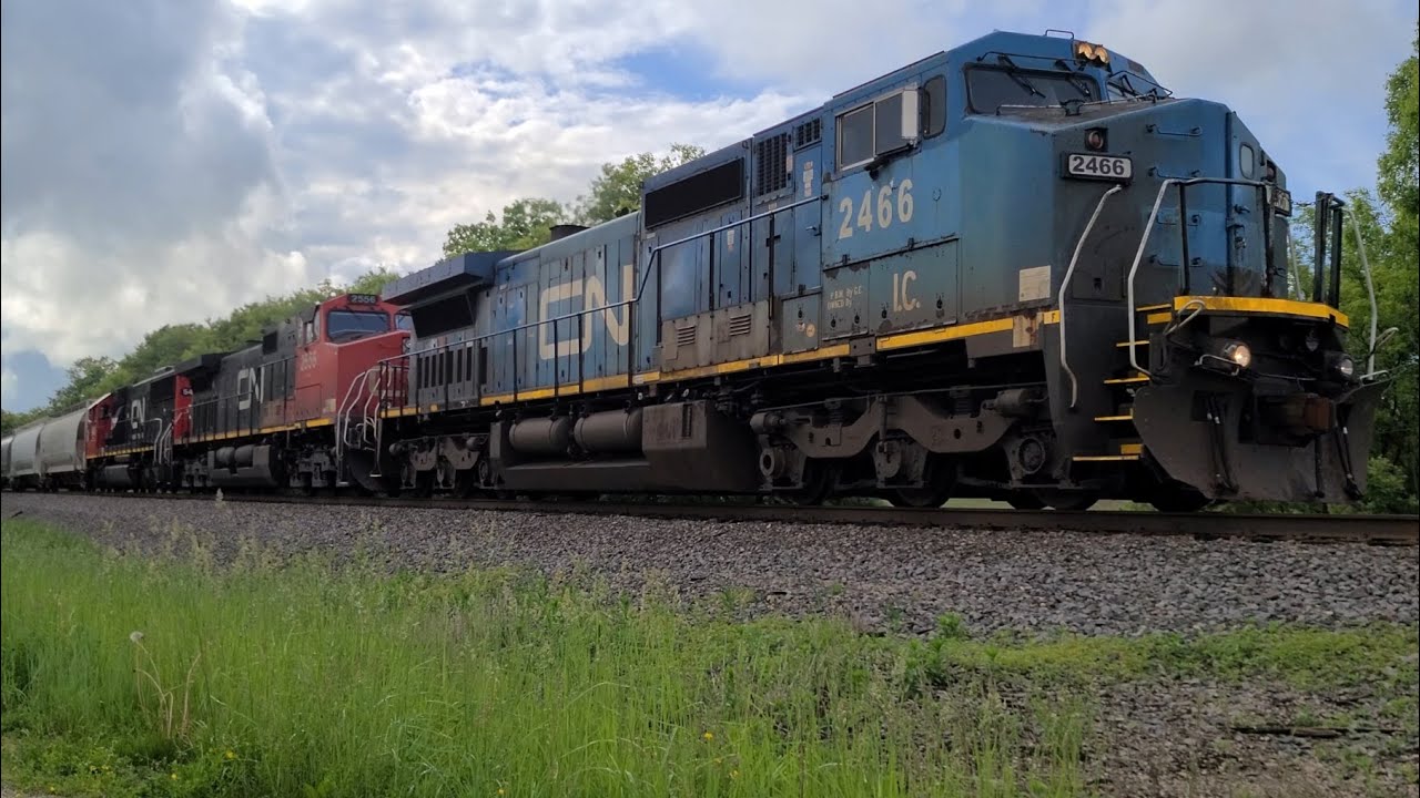 IC 2466 leads L588 at Readfield - YouTube