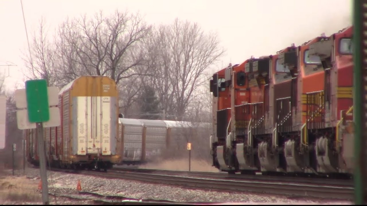 BNSF 7167 Chases BNSF 6906 in Coal City, IL 1/17/20 - YouTube