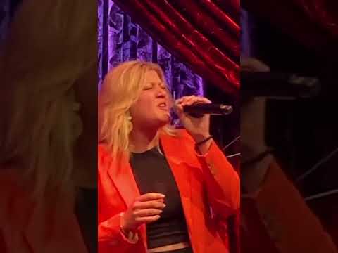 Amer Idol's Jackie Wilson sings \