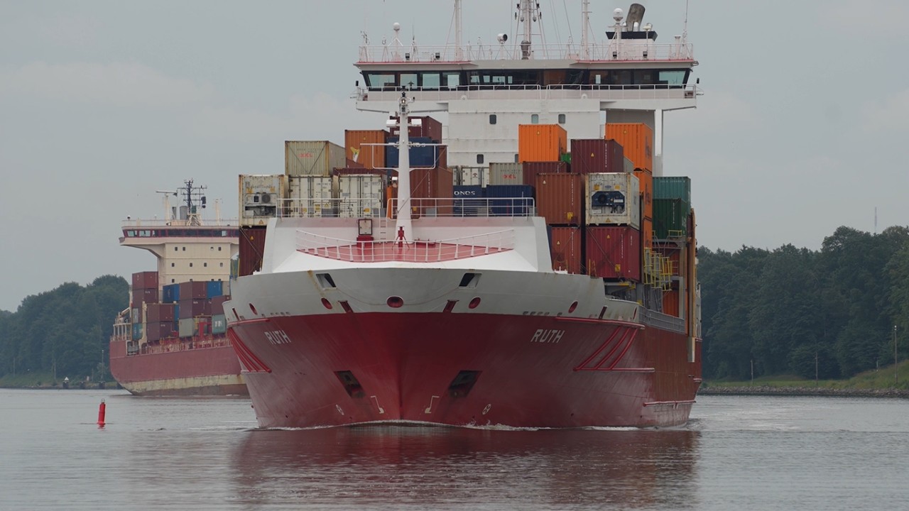Shipspotting at Kiel Canal (NOK)/ Konvoi of Containerships, Research ...