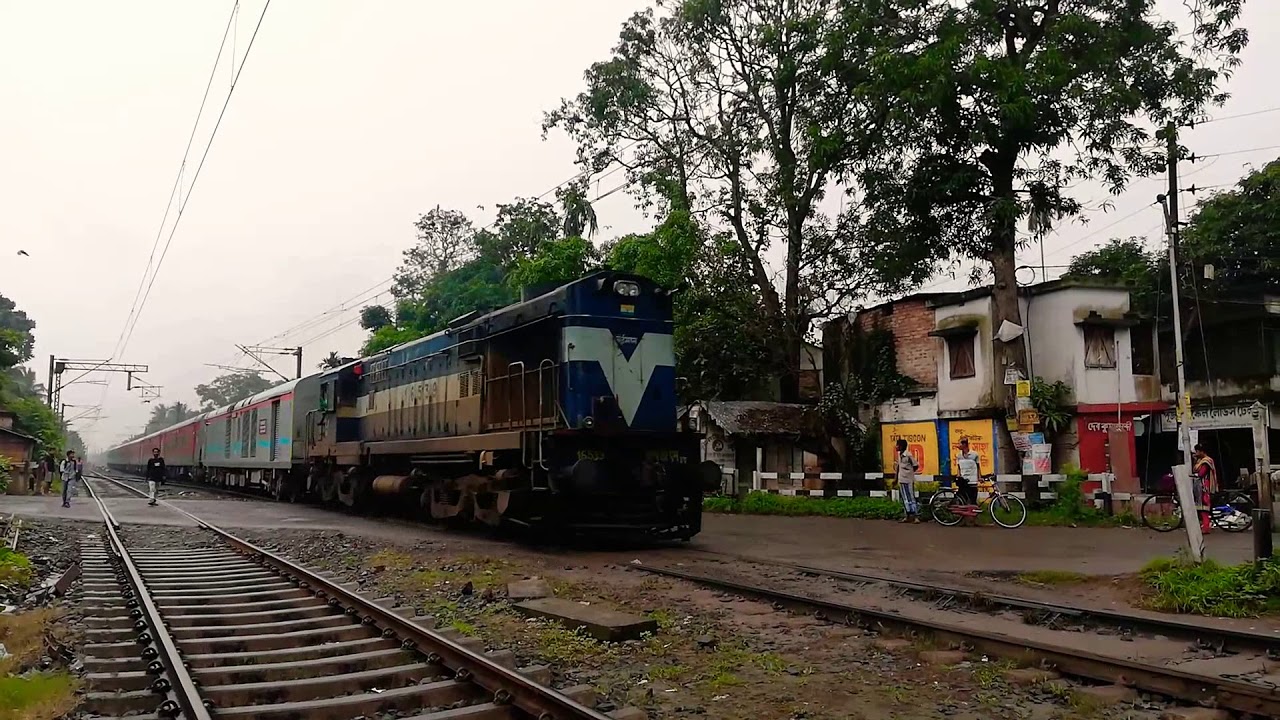 Bandhan Express Crossing Jessore Road Towards Petrapole. - YouTube