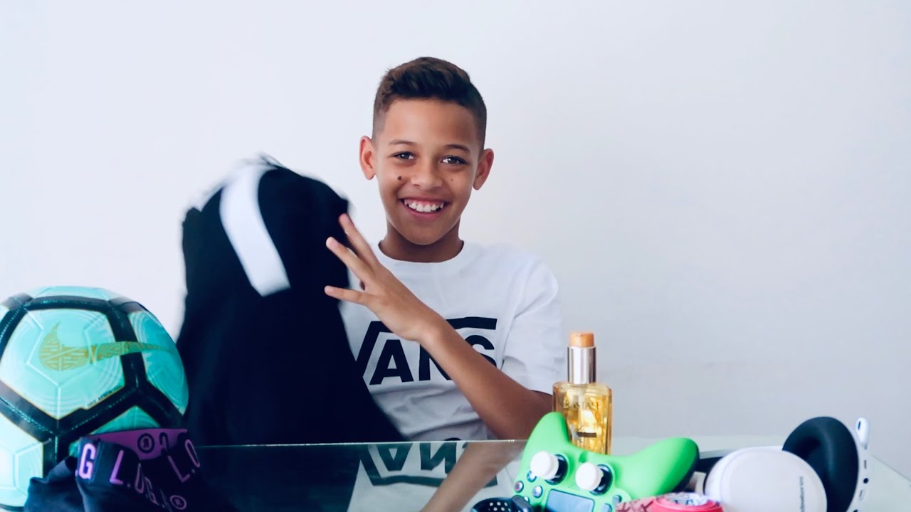 MY 10 ESSENTIALS | CHASE LINDLEY - YouTube