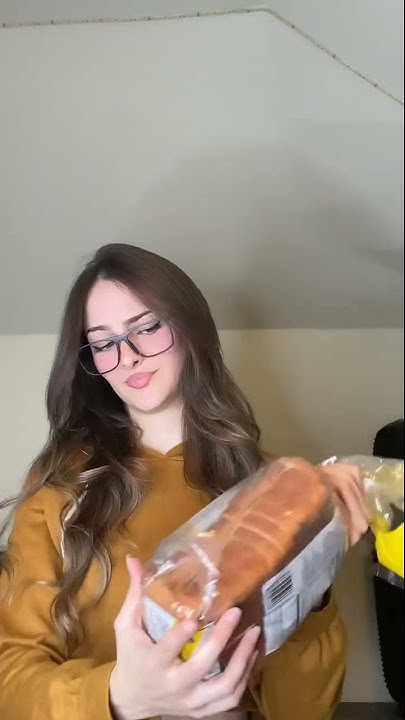 When friends act shy - YouTube