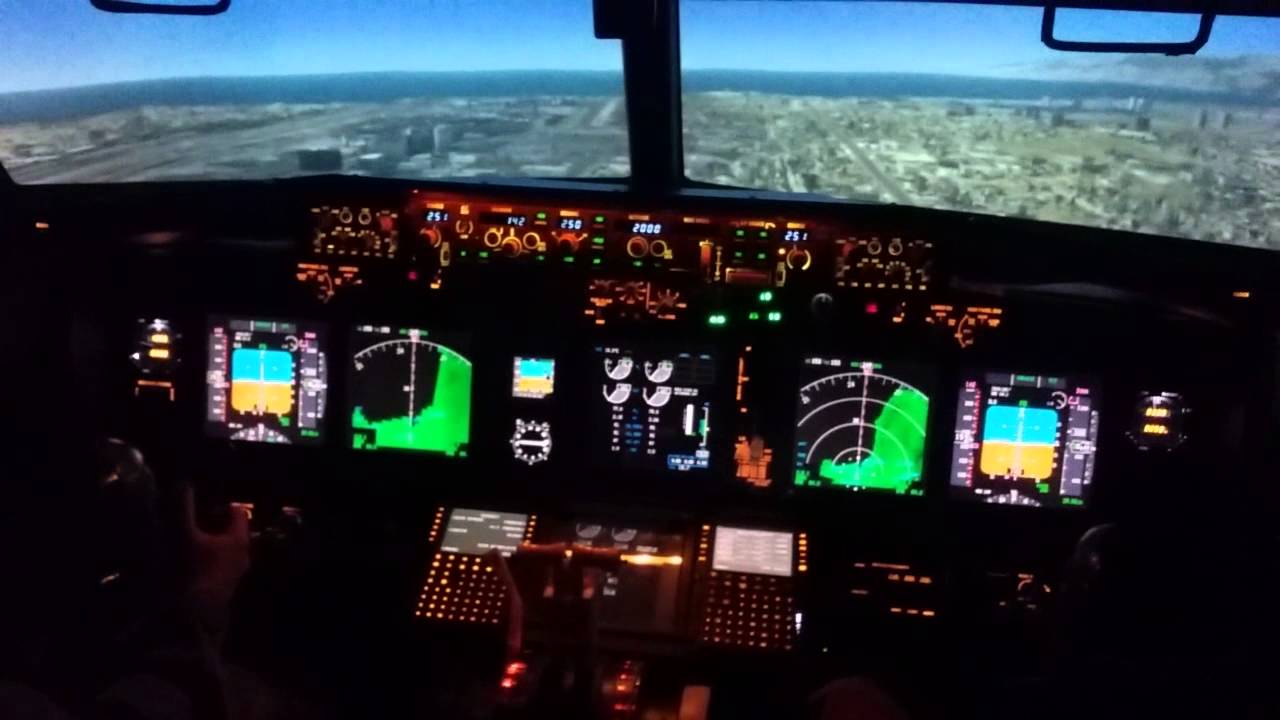 Boeing 747 Simulator - YouTube
