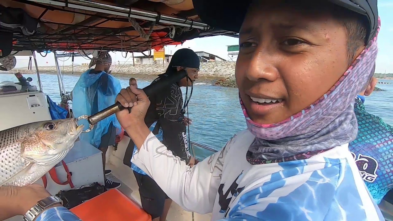 Singapore offshore fishing boat trip (changi area) 9/10/2019 - YouTube