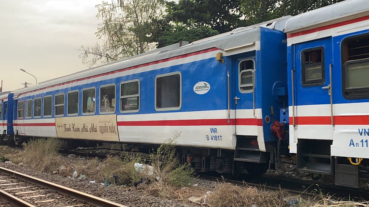 [2202] D20E-005 kéo tàu SE6 + toa cộng đồng B 41817 “Chuyến tàu Thanh ...