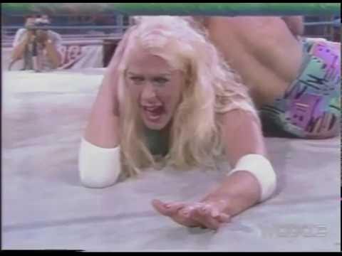 WWC: Wendi Richter vs. Debbie Combs (1987) - YouTube