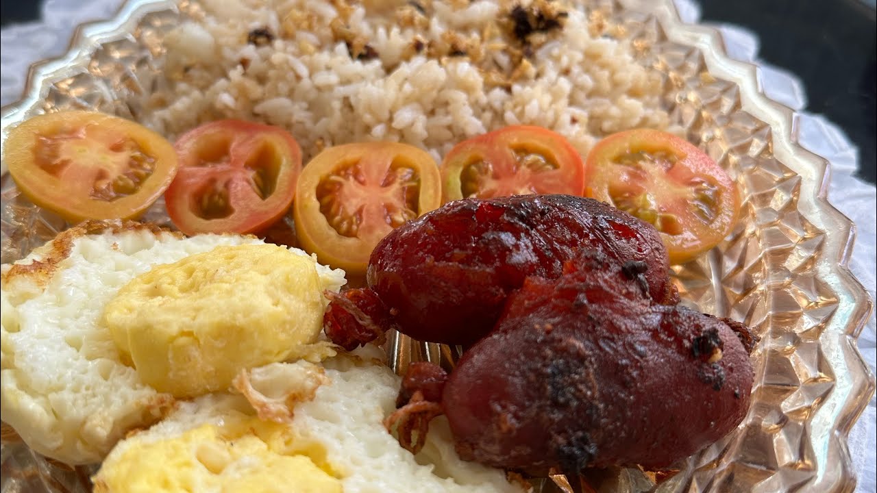 Longsilog for breakfast 😋 Yummy Calumpit Sweet Longganisa ️ - YouTube