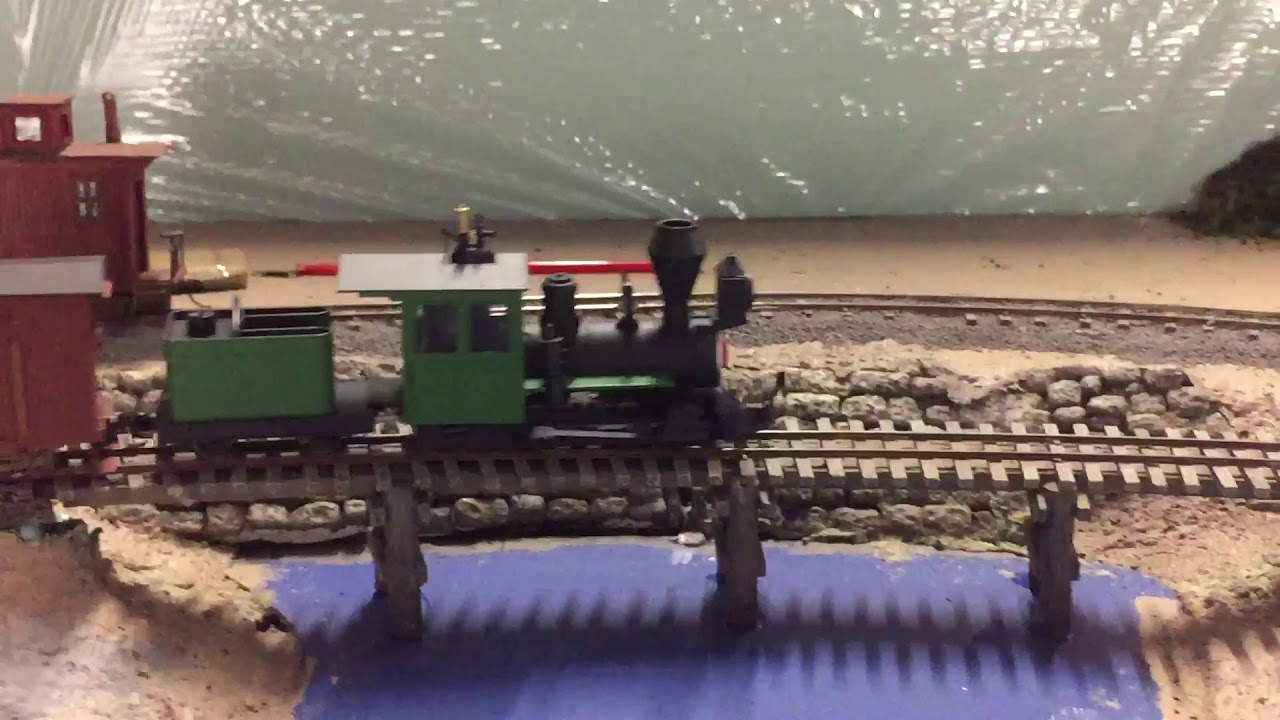 HOn30 Steam engine & caboose - YouTube