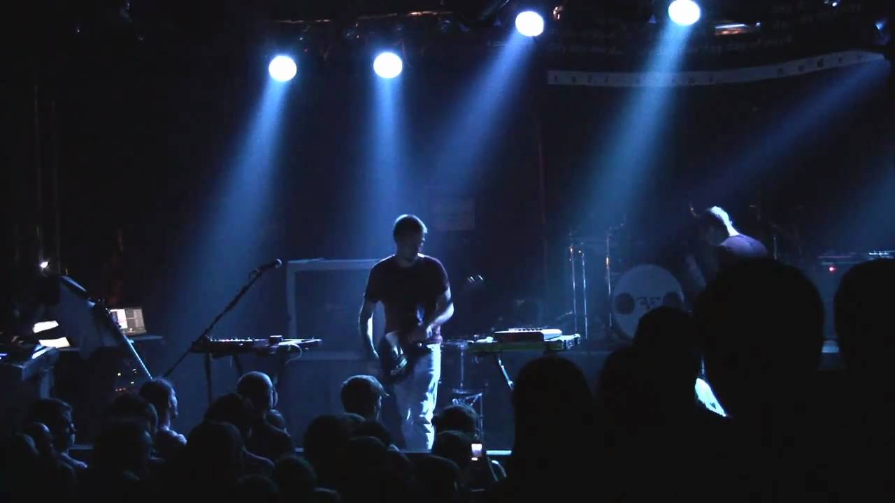 65daysofstatic - Mountainhead - 2010/11/11 - Conne Island, Leipzig - YouTube