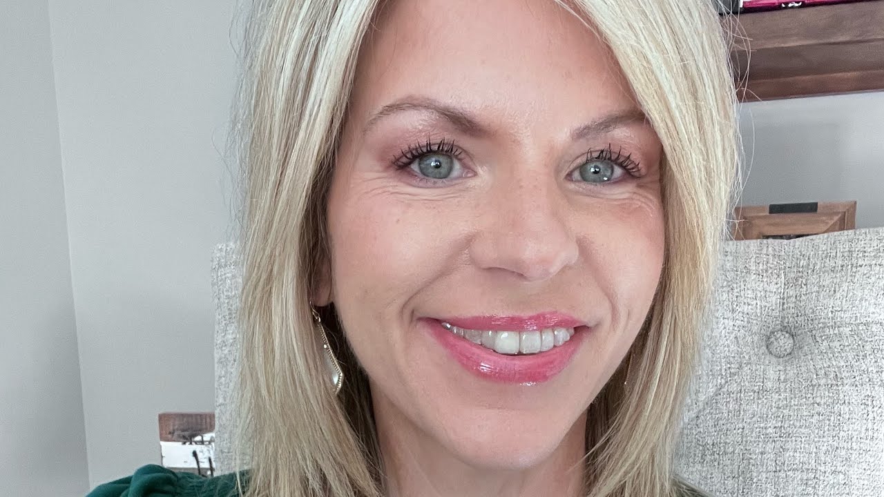 Woman gains muscle working out consistently for over a decade. 150 ...