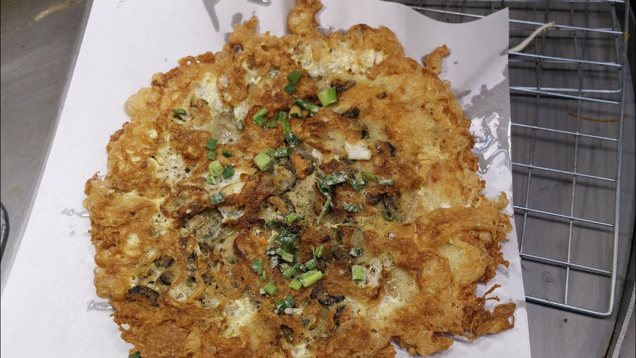 Street food in Thailand(Crispy Fried Mussel Pancake) - YouTube