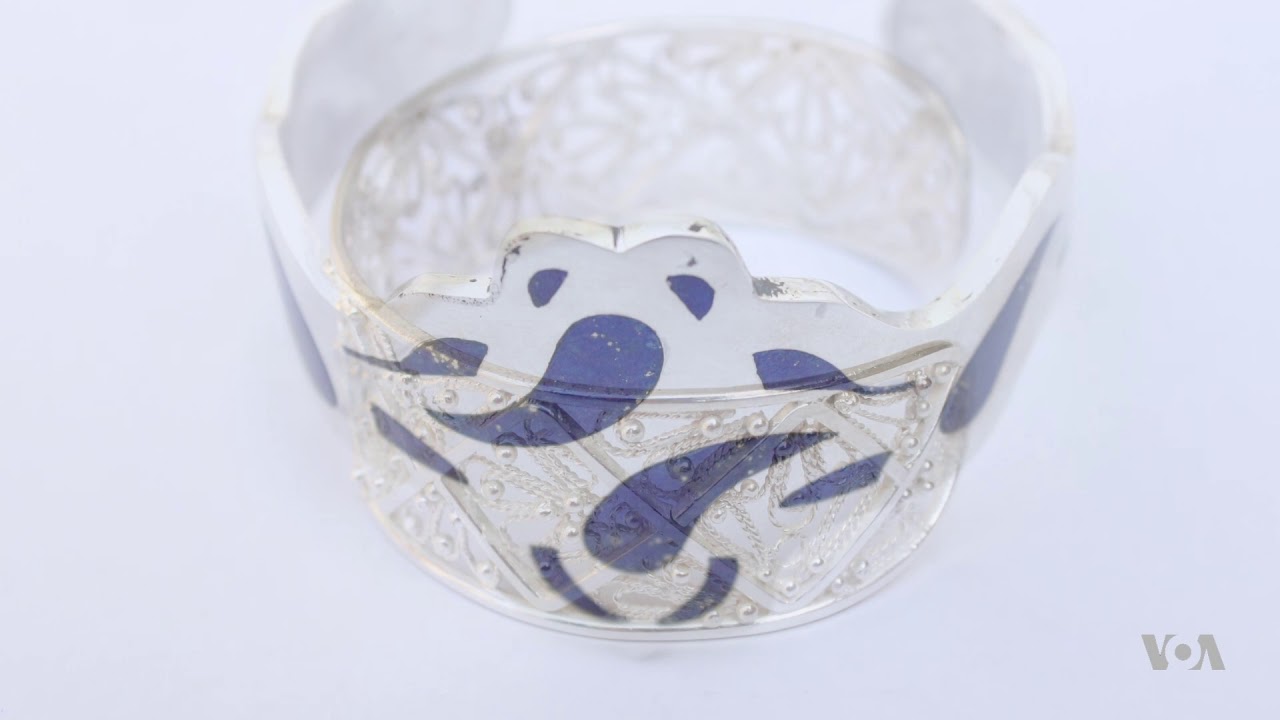 Afghan Artist Uses Her Hands to Craft Jewelry and to Speak - YouTube