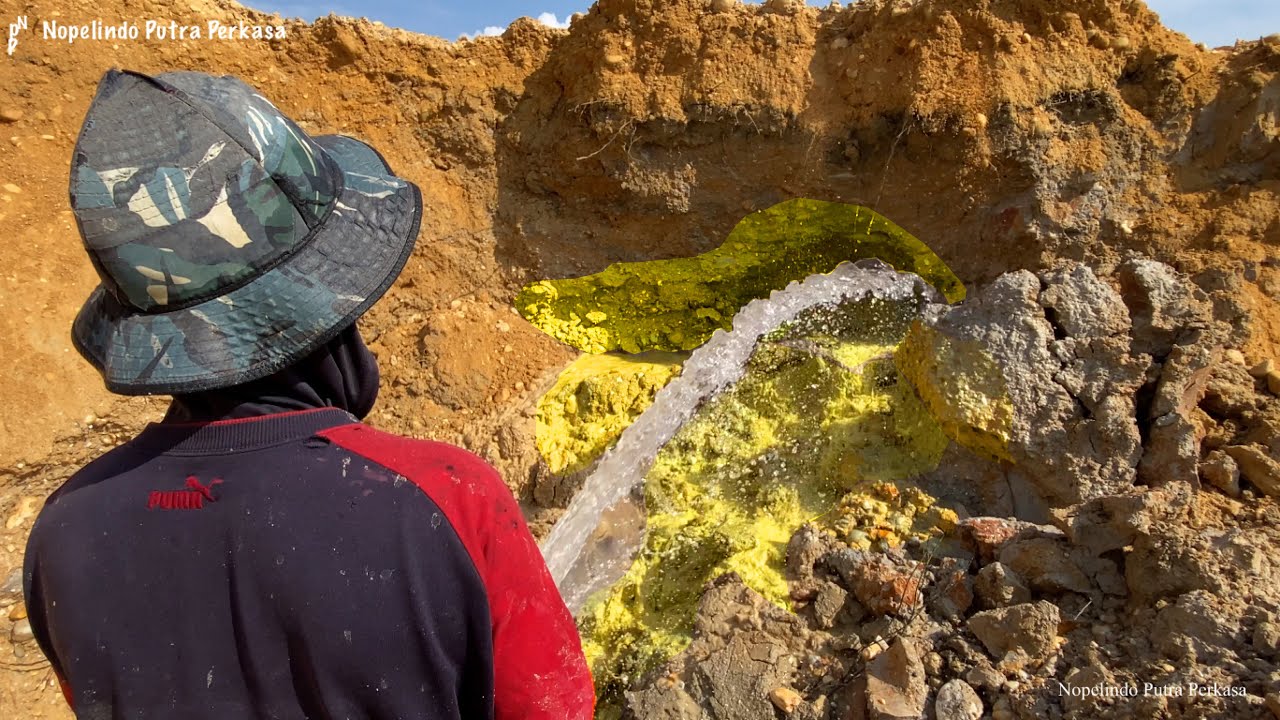 THE BEST IN THE WORLD.! FIND GOLD IN SAND TOYS,..ACTUALLY FINDING GOLD ...