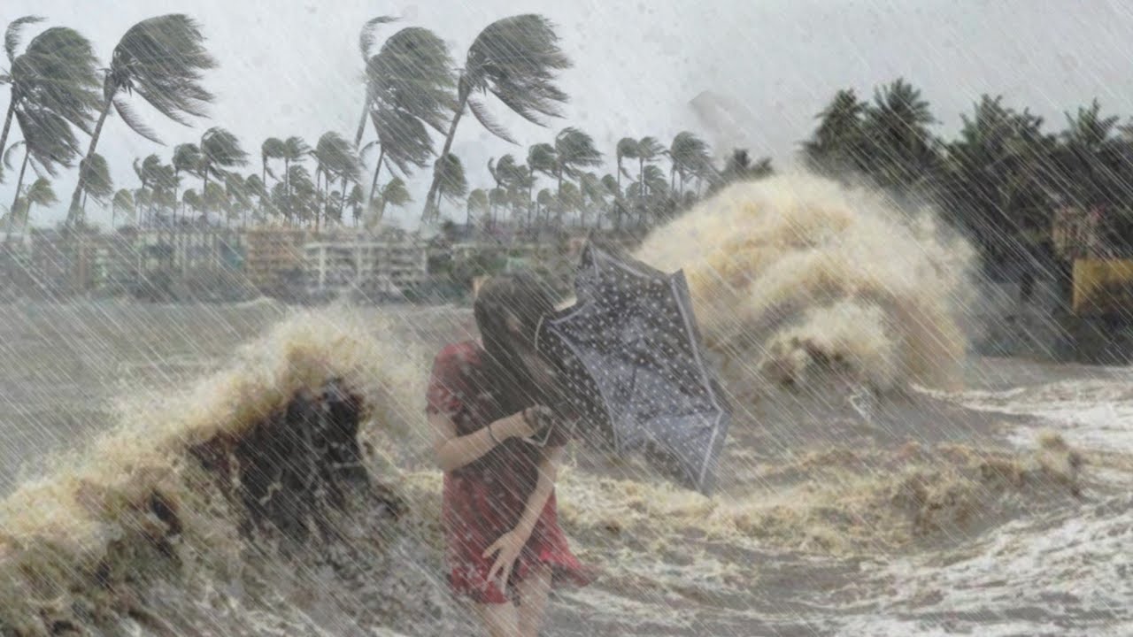 Crazy Storm! A Major Windstorm and Thunderstorm Hits a Cold Asian ...
