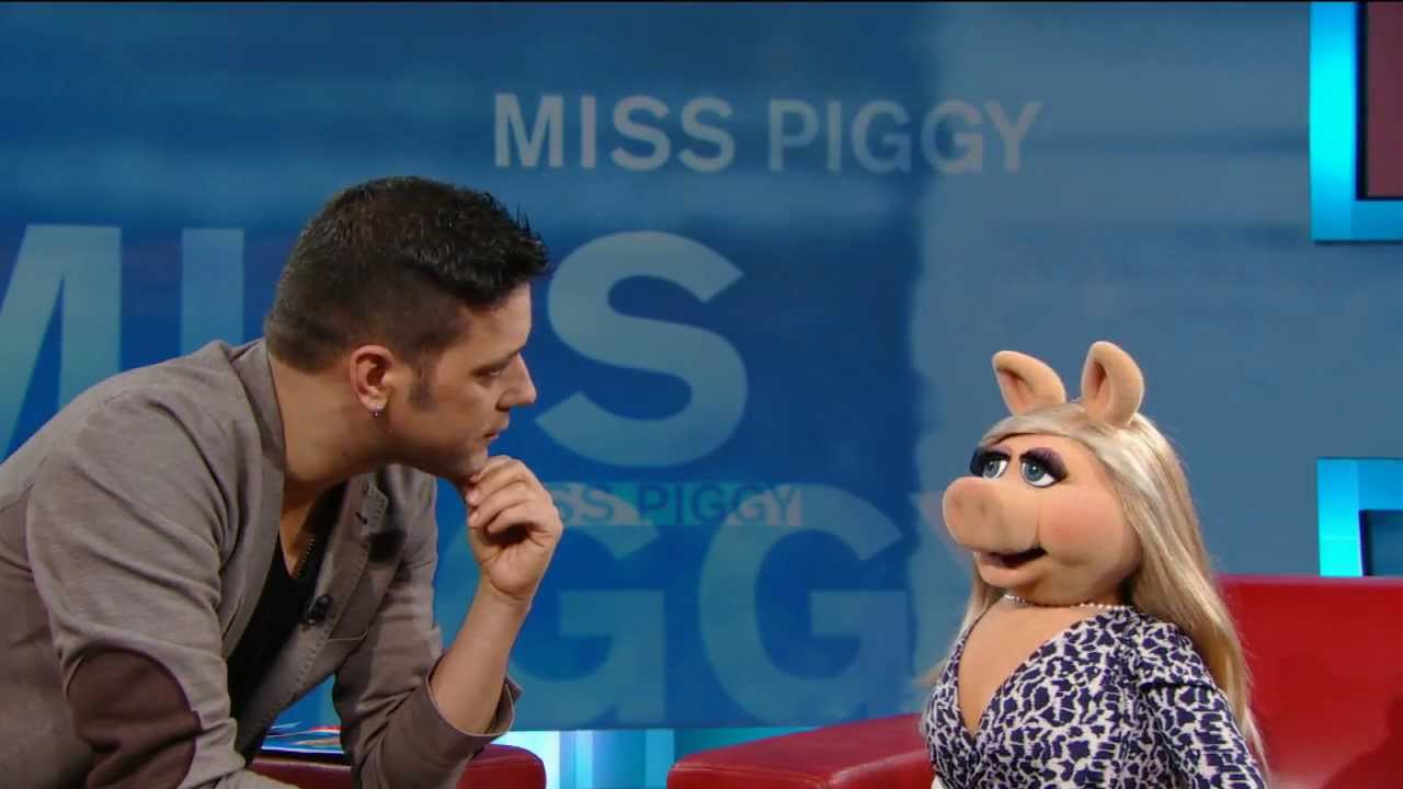 Miss Piggy: "I Am An Icon To Many Groups" - YouTube