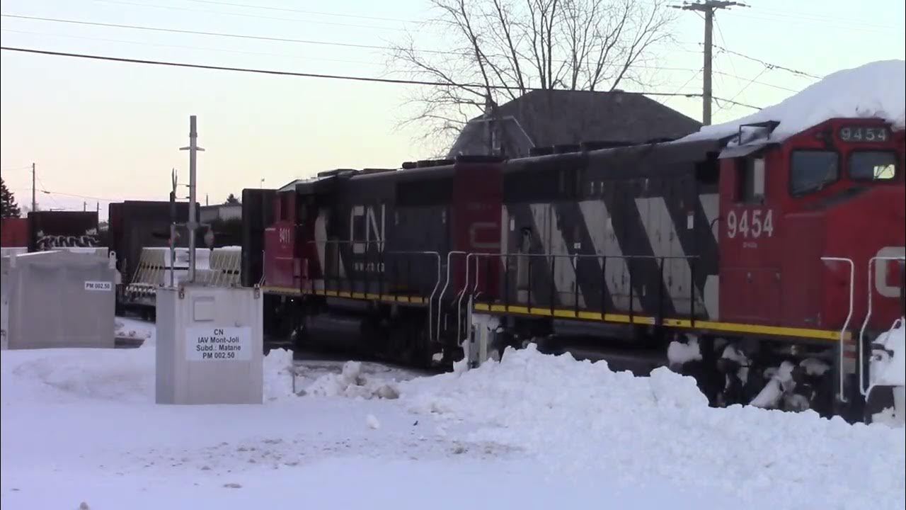 (HD) CN 9454 & CN 9411 (CN 561 West) Price Qc ( Matane SUB M.P 2.50 ) - YouTube