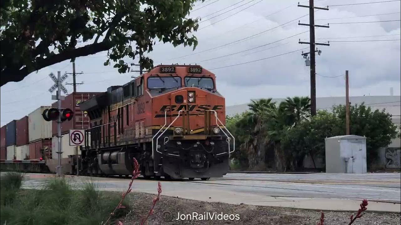 4/17/25 Pre: EB BNSF S train passes Los Nietos/SFS crossings-3 - YouTube