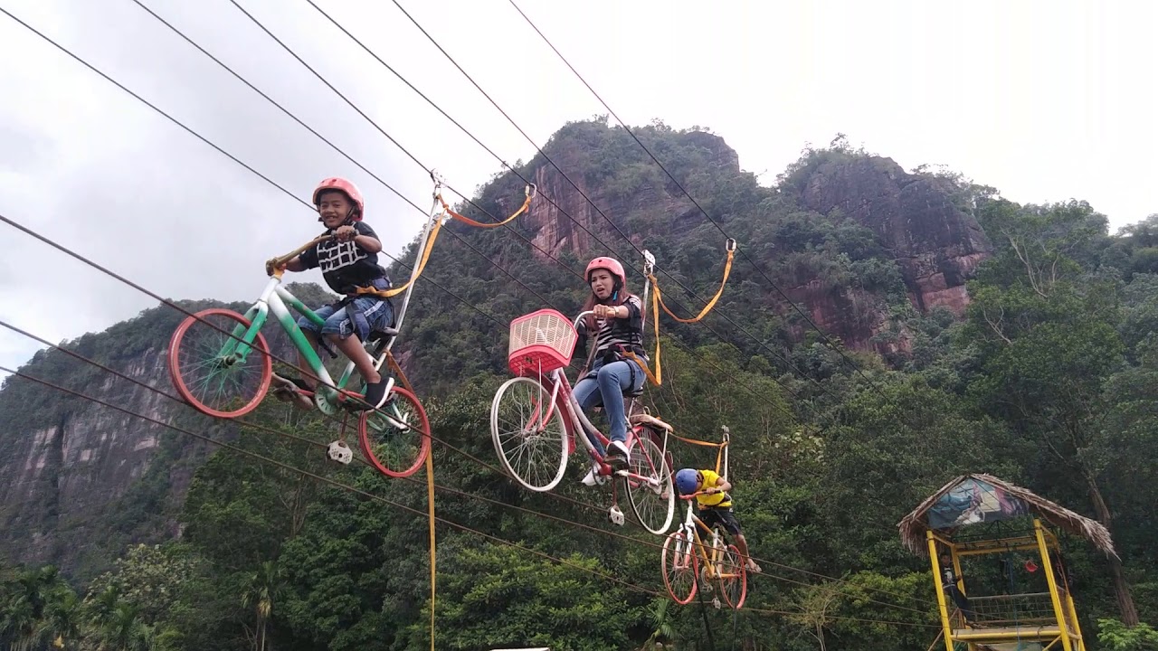 Orang main sepeda lagit - YouTube