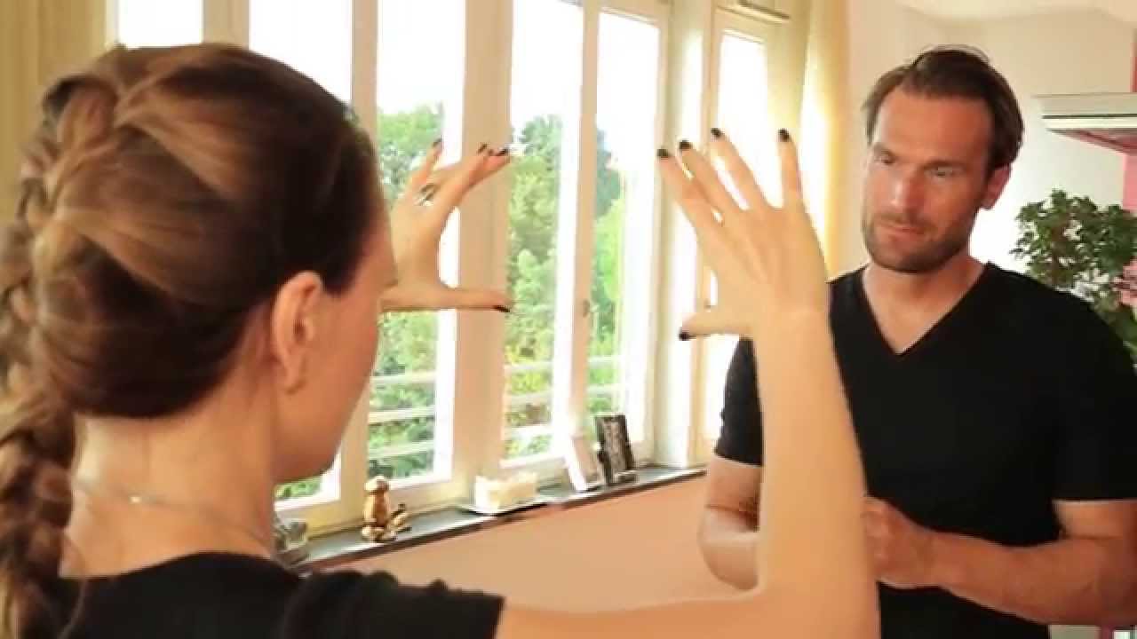 Mentalist entertains Yottas, Maria Hering, Yotta Life, Hypnotiseur ...