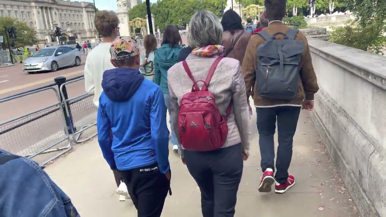 London Walkabout from Piccadilly Circus to Buckingham Palace∙Beautiful ...