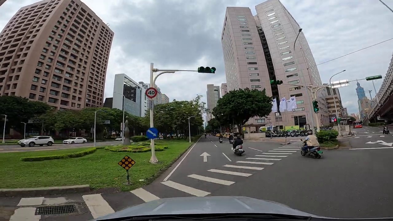 Taipei Dunhua Road (North and South) Side Lane 台北敦化南北路 邊間道 20200409 ...