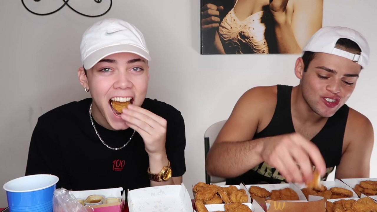 100 CHICKEN NUGGETS GAVE US EXPLODING DIARREAH!!!! - YouTube