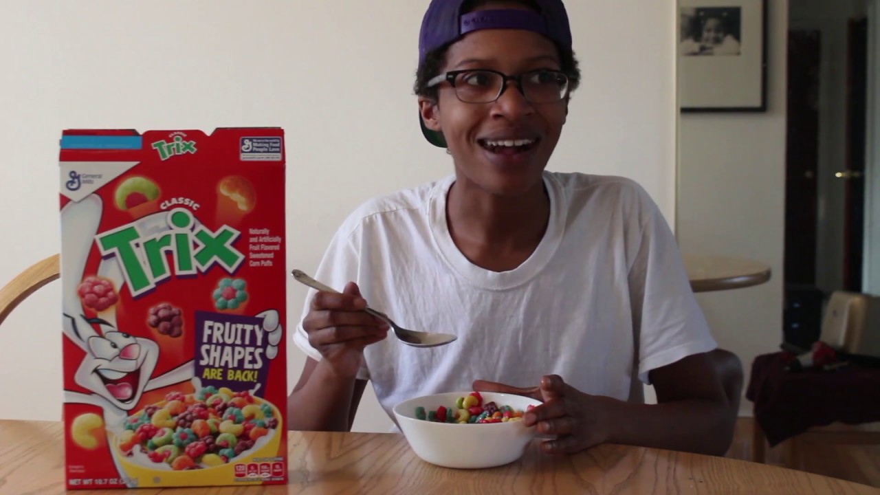 CLASSIC TRIX CEREAL REVIEW//MUKBANG//LETS EAT - YouTube