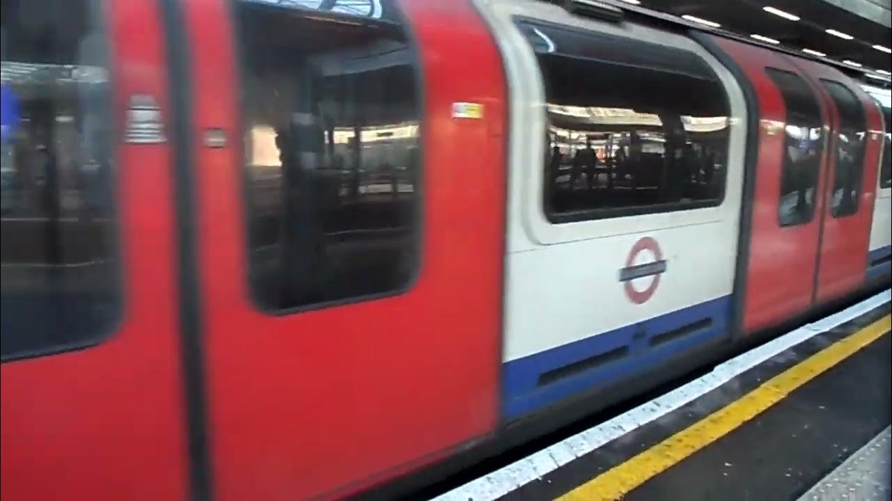 1992 Stock 91251 London Underground Central Line Arriving at Stratford ...