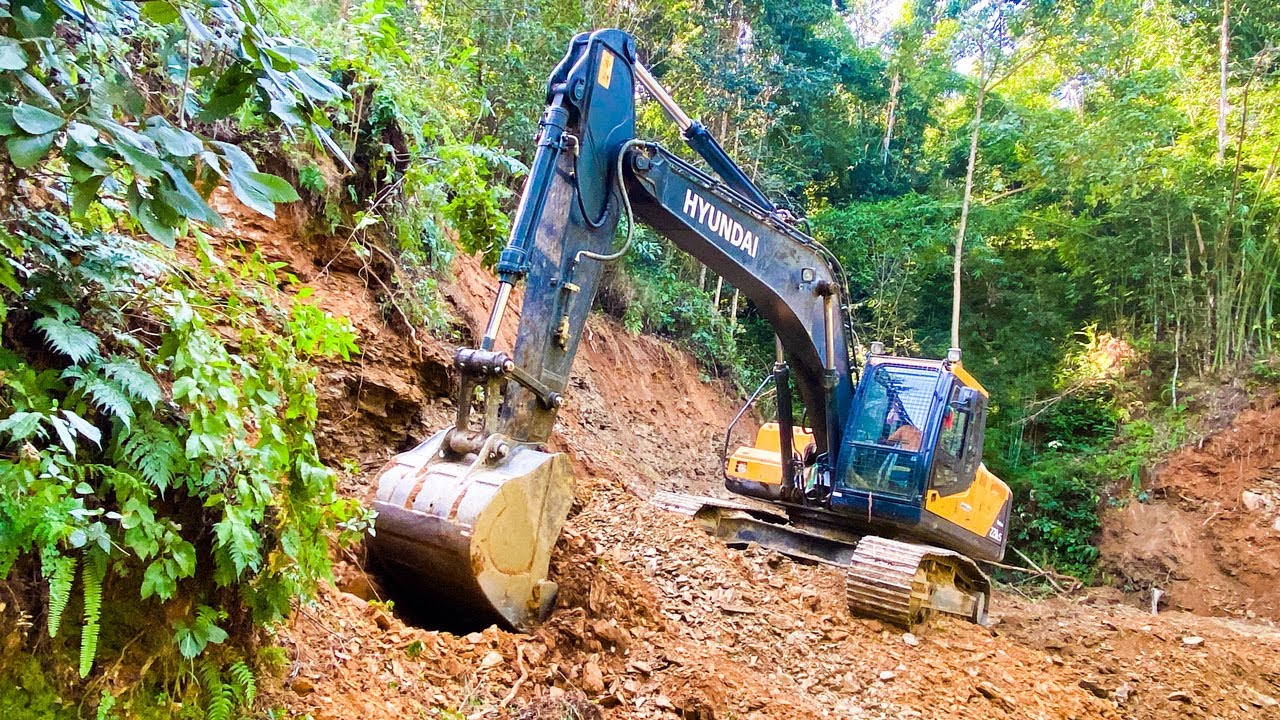 Death-Defying Digs: Watch This Excavator Carve a Road into the ...