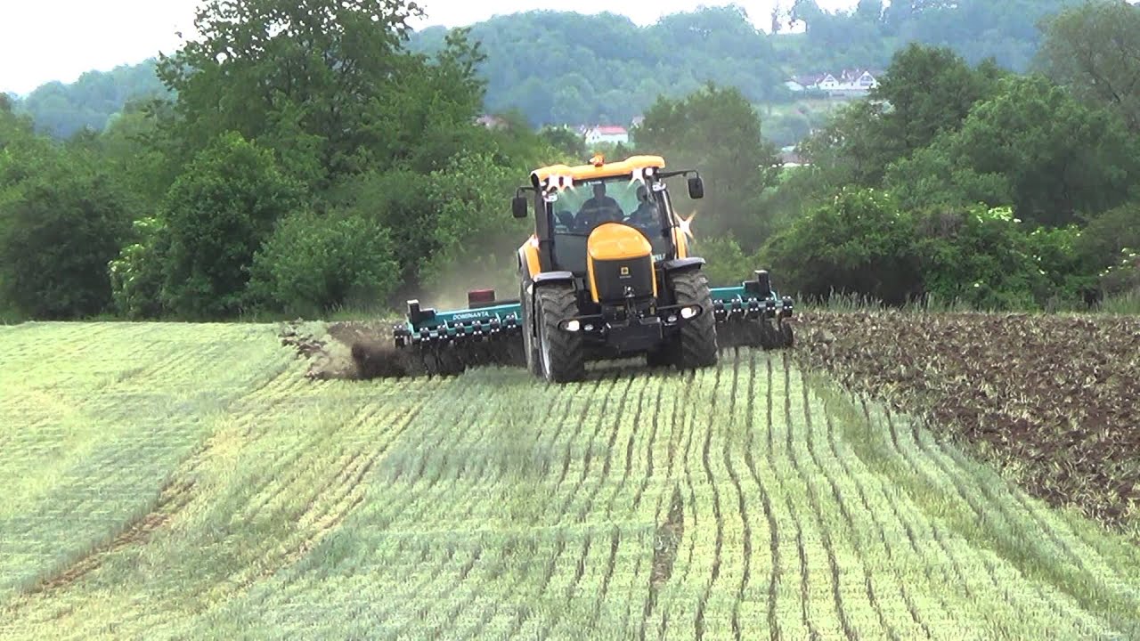 JCB FASTRAC 8310 + JCB FASTRAC 3230 - YouTube