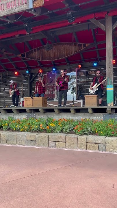 Les Raftsmen in Epcot Canada - YouTube
