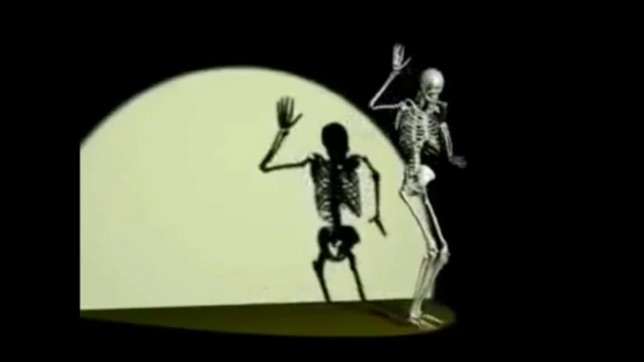 Calaca chida bailando cumbia de ocarina - YouTube