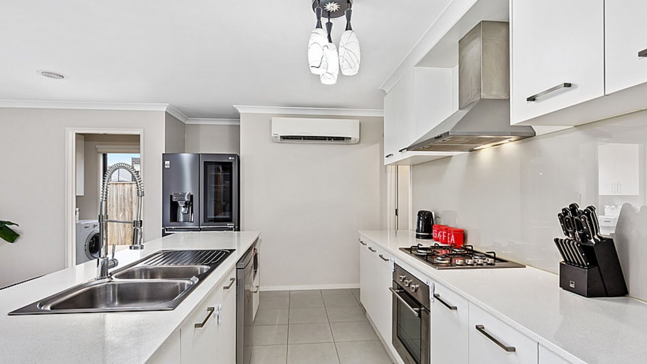 25 Forrester Grove, FRASER RISE, Victoria - YouTube