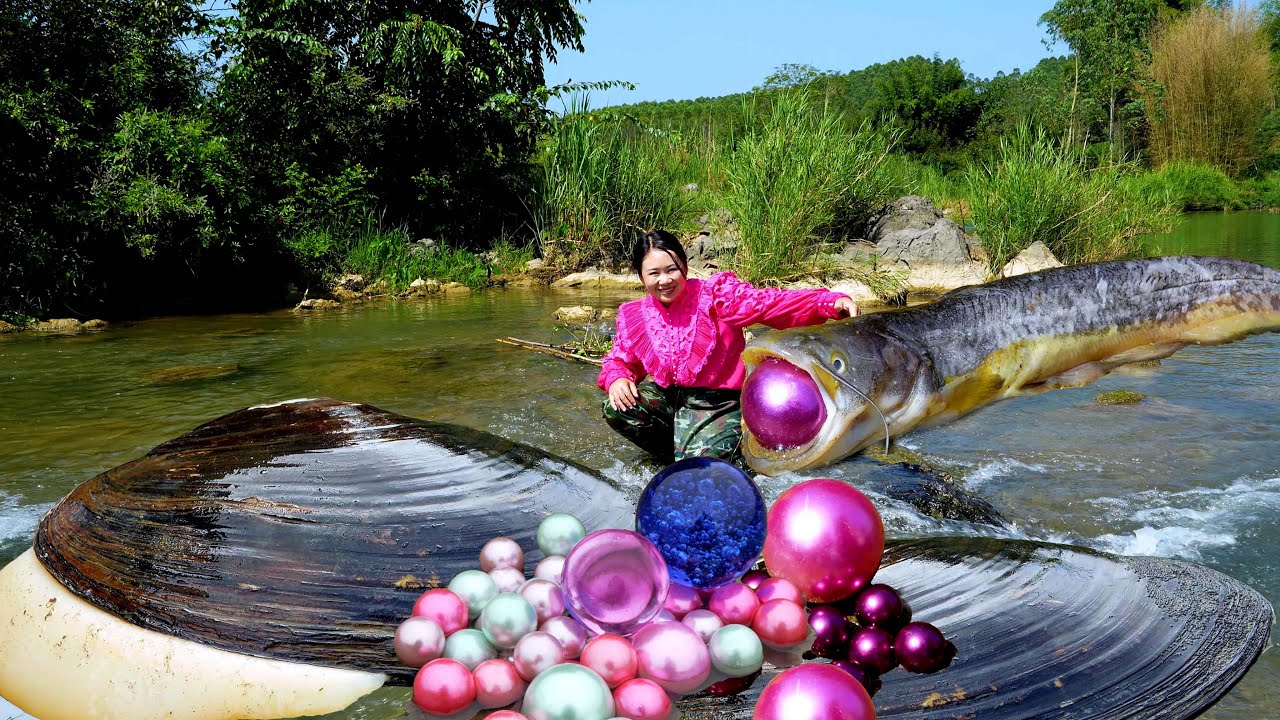 😱😱How unbelievable! Greedy giant catfish crazily devour the pearls ...
