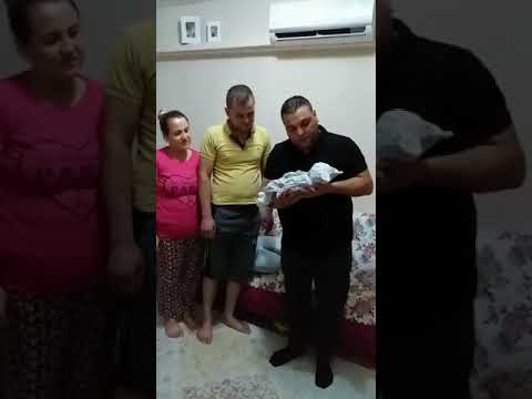 BAHRİ VE ÖZLEM ÇİFTİ BEBEK KULAĞINA EZAN