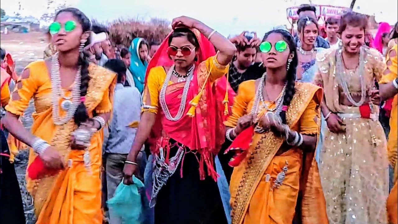 लाल सट मोडी💋 नी गुलाबी कलर नी 💯 ramesh Damor 😍 Girls Timli dance - YouTube