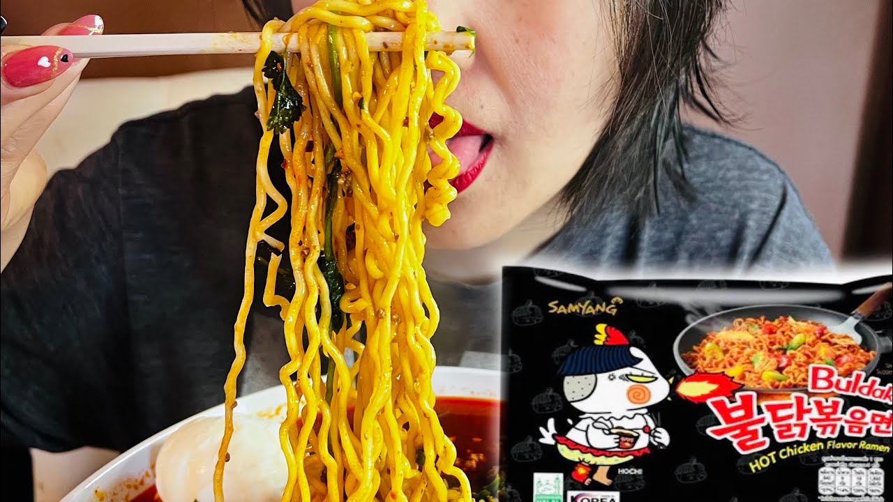 Eating noodle - YouTube