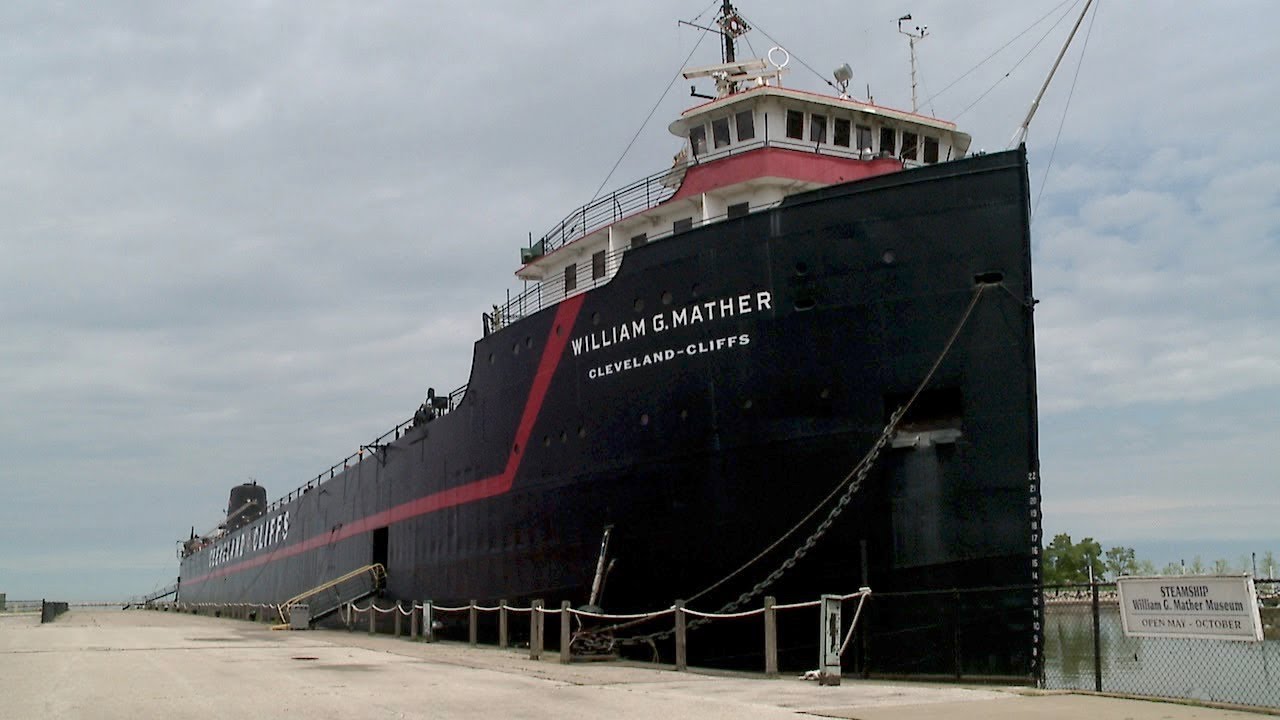 Happening now: Great Lakes ship collides with something below surface ...