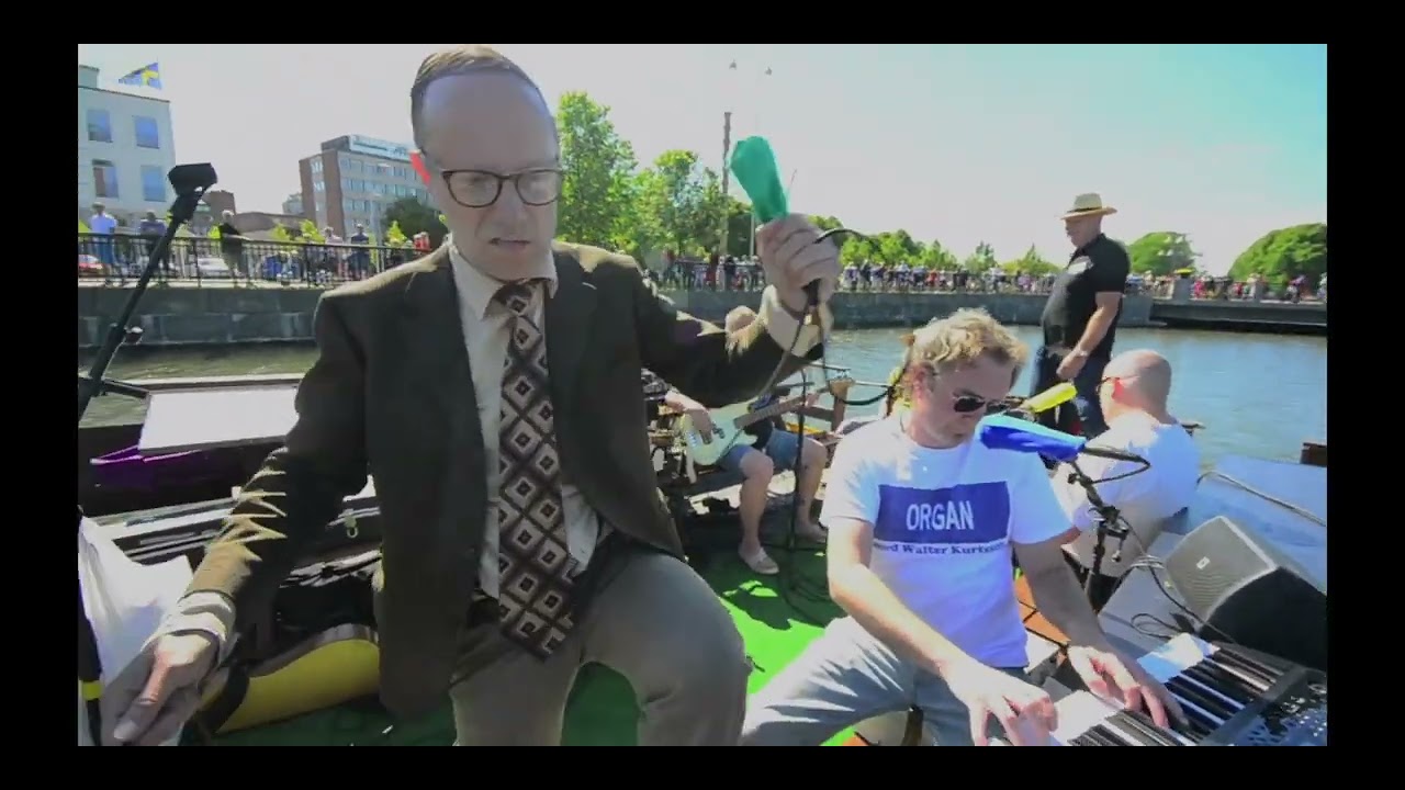 Walter Kurtsson - Livs Levande, Spritt Språngande - YouTube