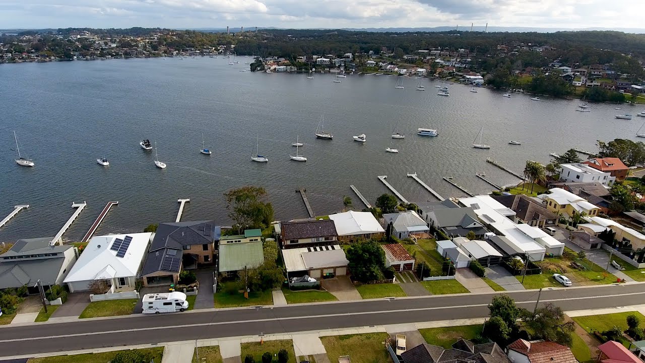 18 Alkrington Avenue, Fishing Point - YouTube
