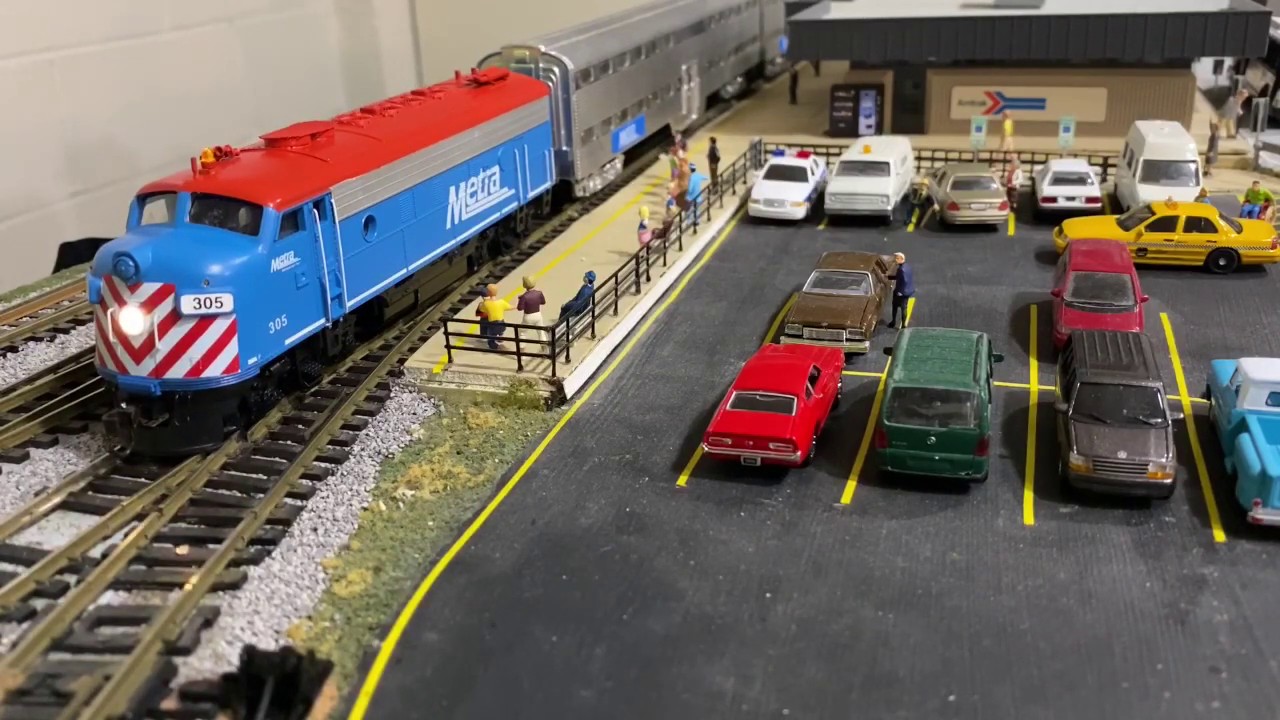 Metra F7 #305 On A Short Metra Train - YouTube