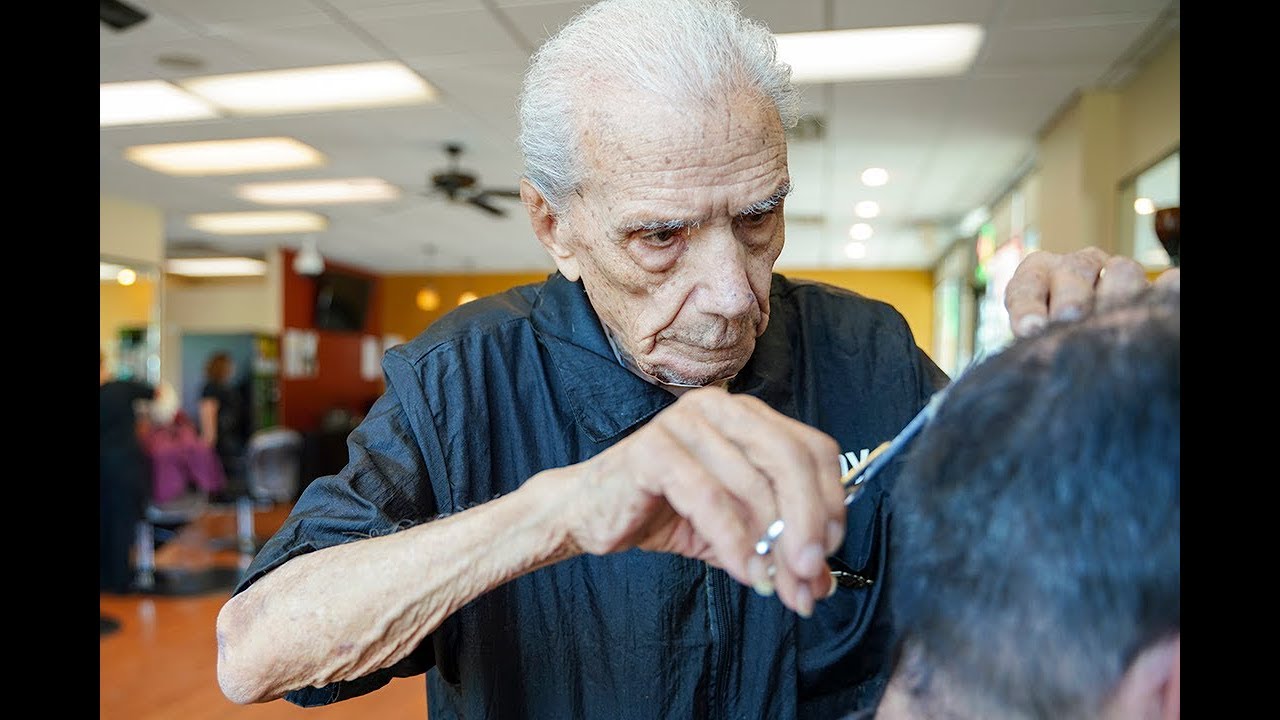The world's oldest barber - YouTube