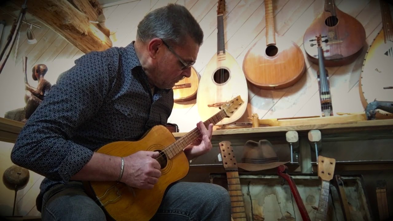 KABOSY (GUITARE MALGACHE) - YouTube