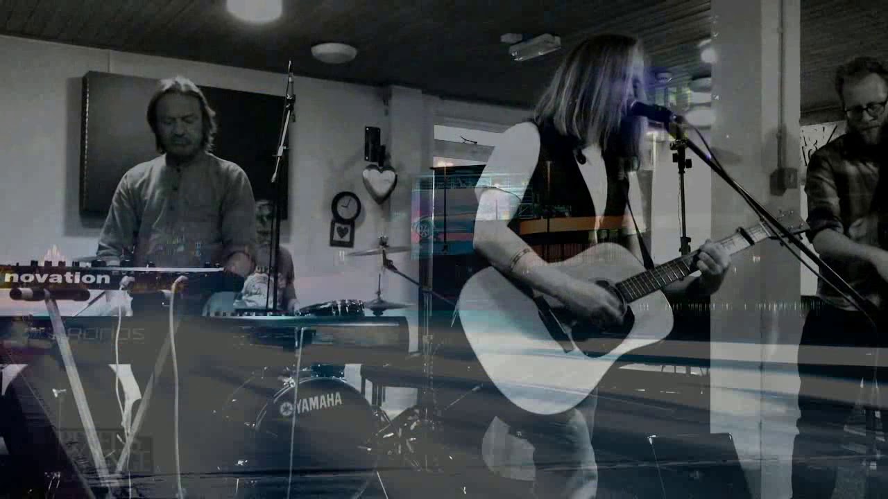 Robin Brown 4 - Higher You Climb - Live at the Cave - YouTube