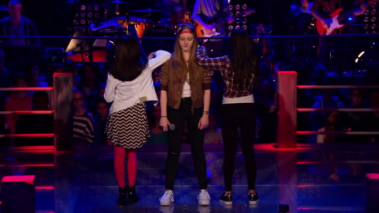 Amazing singing performance - YouTube