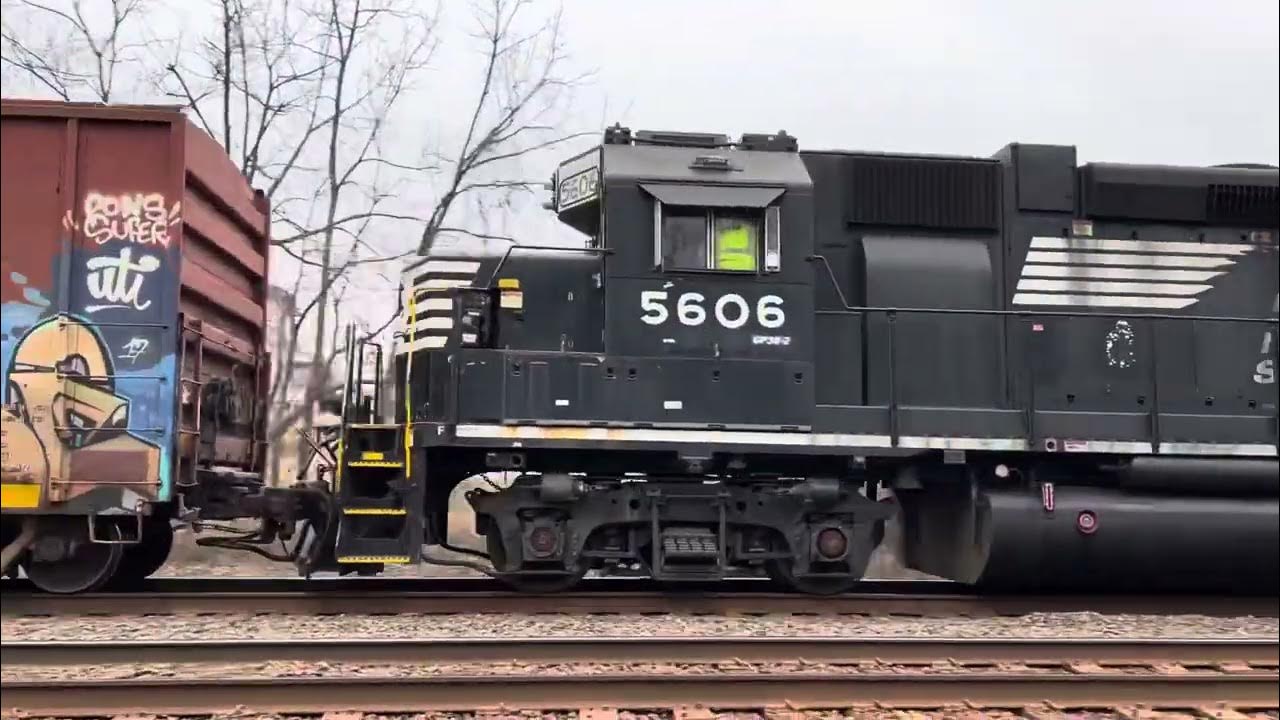 NS 5606 GP38-2 leads CR MA01 through Piscataway,NJ with a fouled K5LA! - YouTube