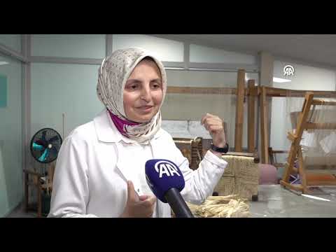 Üniversiteyi 47 yaşında bitirerek geleneksel el sanatlarında usta öğretici oldu