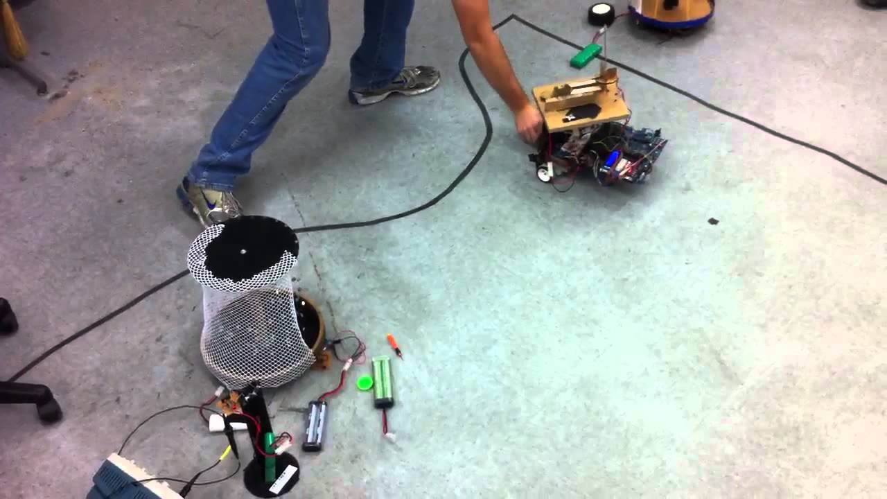 Frisbee golf robot - YouTube